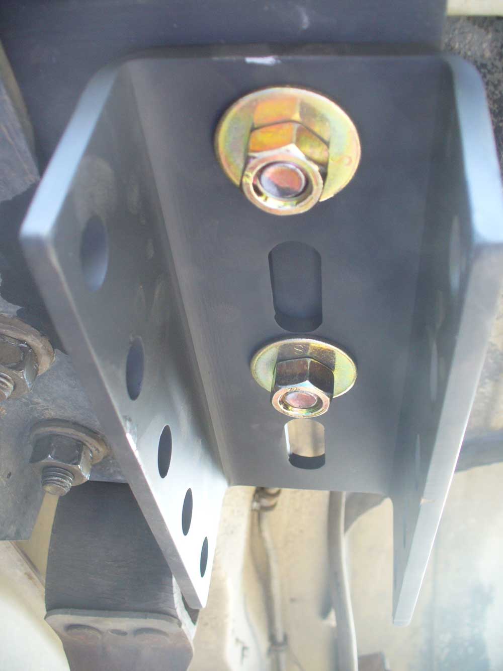 Project Scope Creep (alfred): Rear Axle Swap turned into Shackles ...